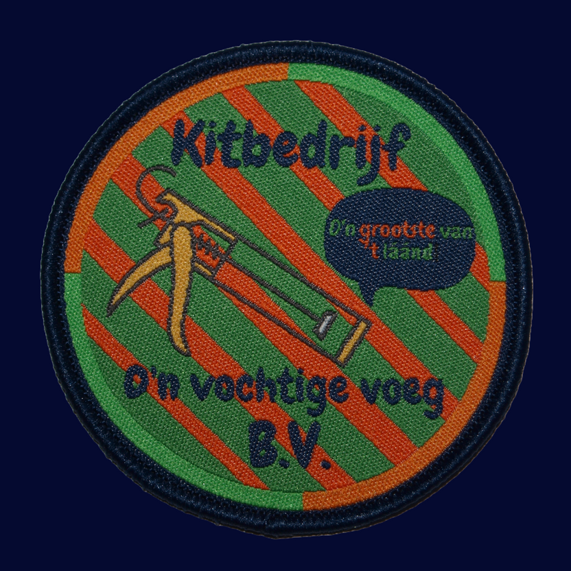 Carnavalsembleem: Kitbedrijf d'n vochtige voeg B.V. – Kruikenplaotjes